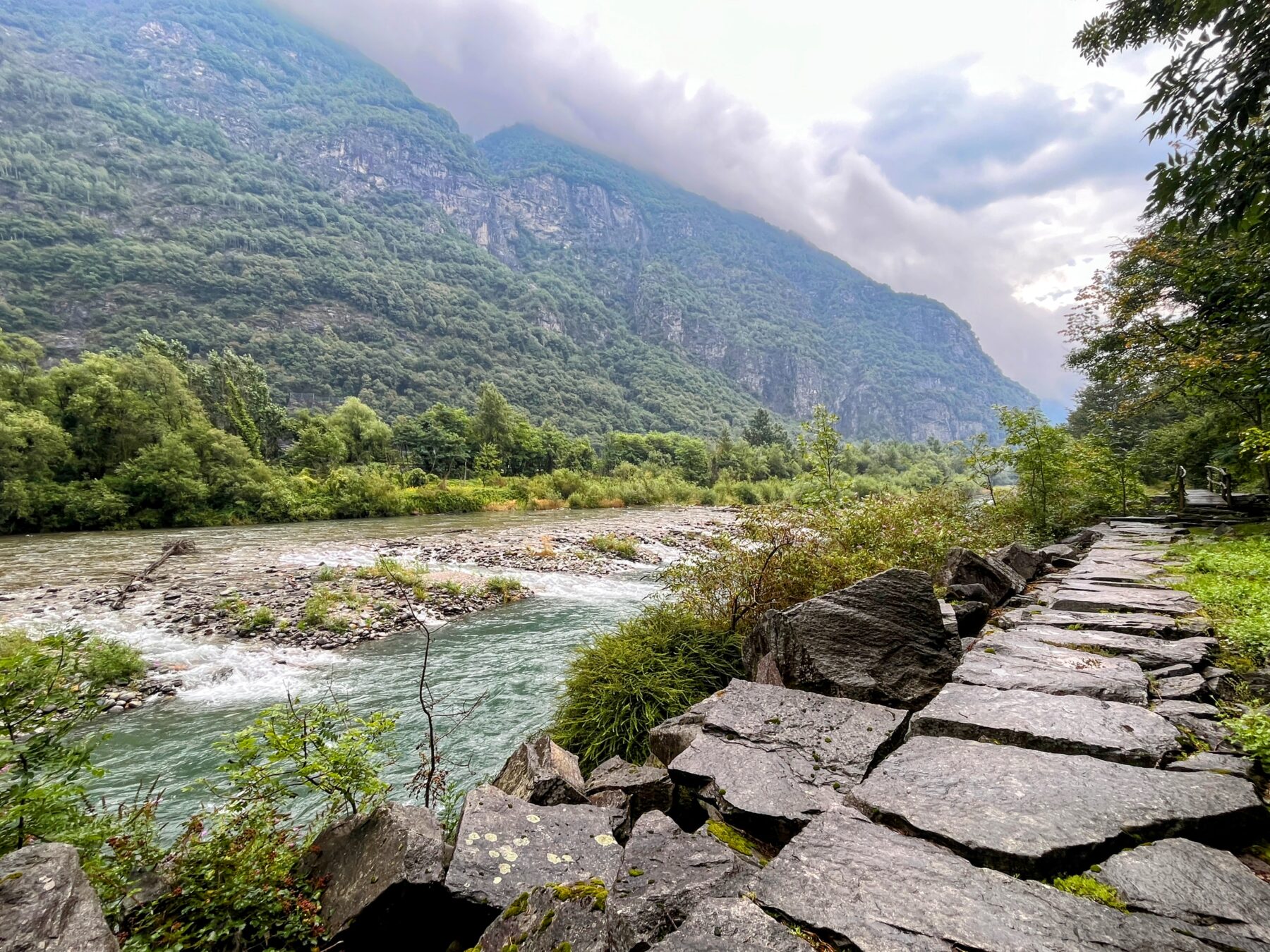 Wandern auf dem TransSwiss Trail Biasca - Bellinzona